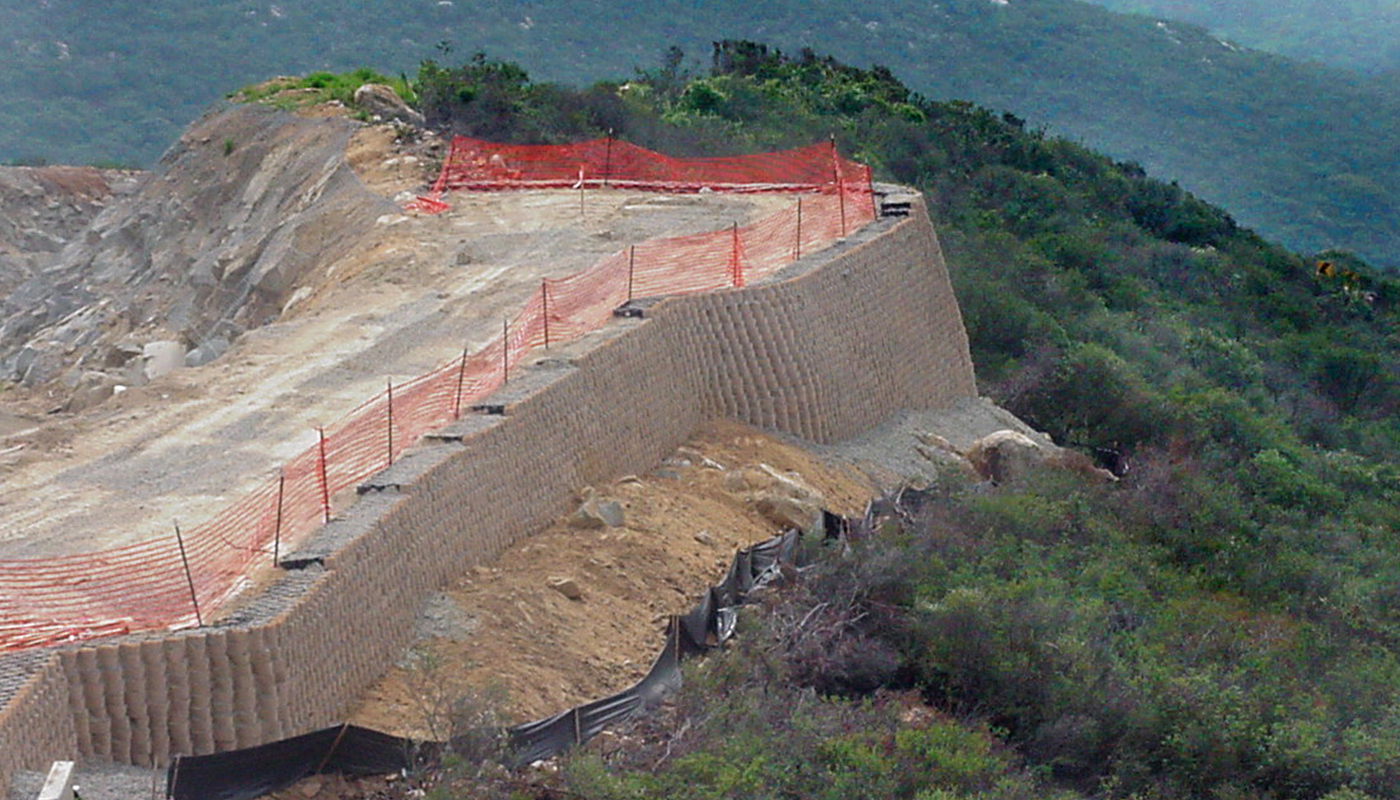 Power Line Access Over Difficult Terrain | TD World