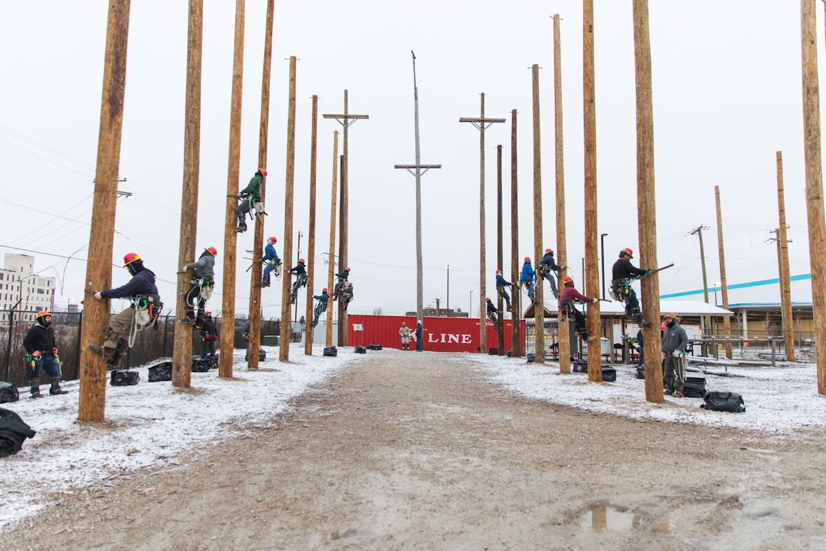 ComEd Graduates Largest Overhead Class in Company History | T&D World